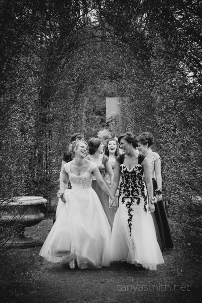 7 Prom Poses and Ideas for Memorable and Fun Photos