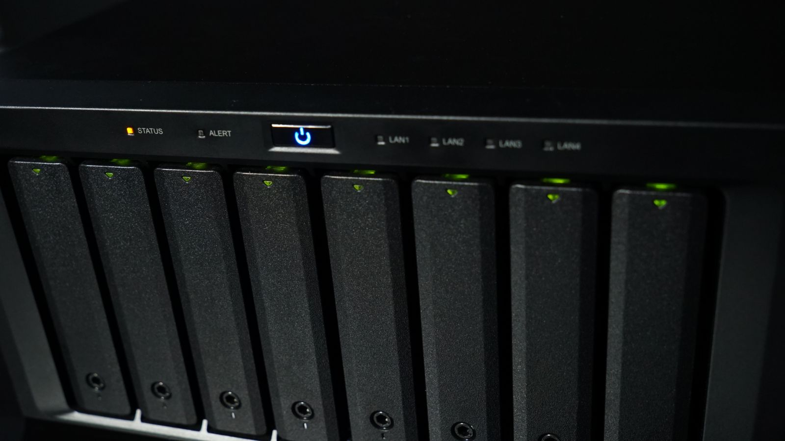 Synology DS2015xs | Our Favorite and the Most Affordable 10GbE NAS ...