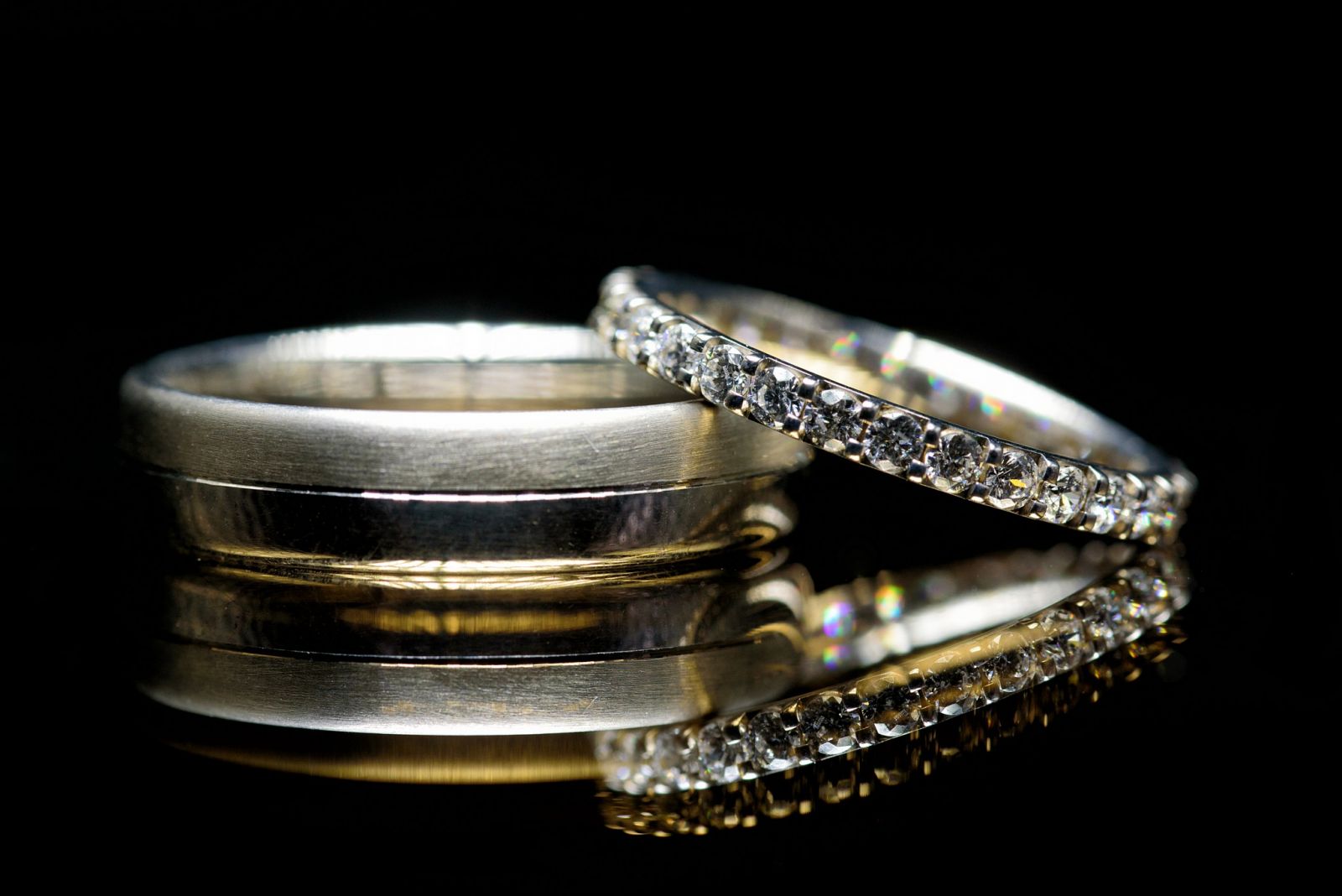 A Simple Method To Easily Light Wedding Rings & Detail Shots