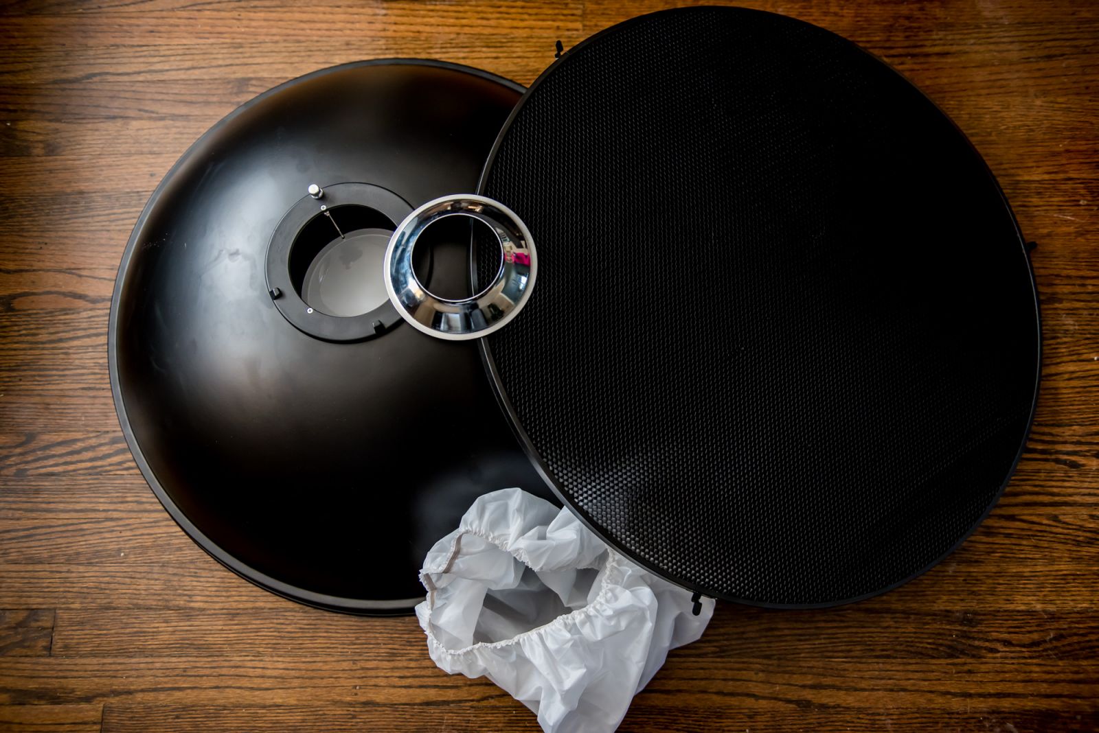 A Look At The Glow Beauty Dish | Is It The Light Modifier For You? [Review]