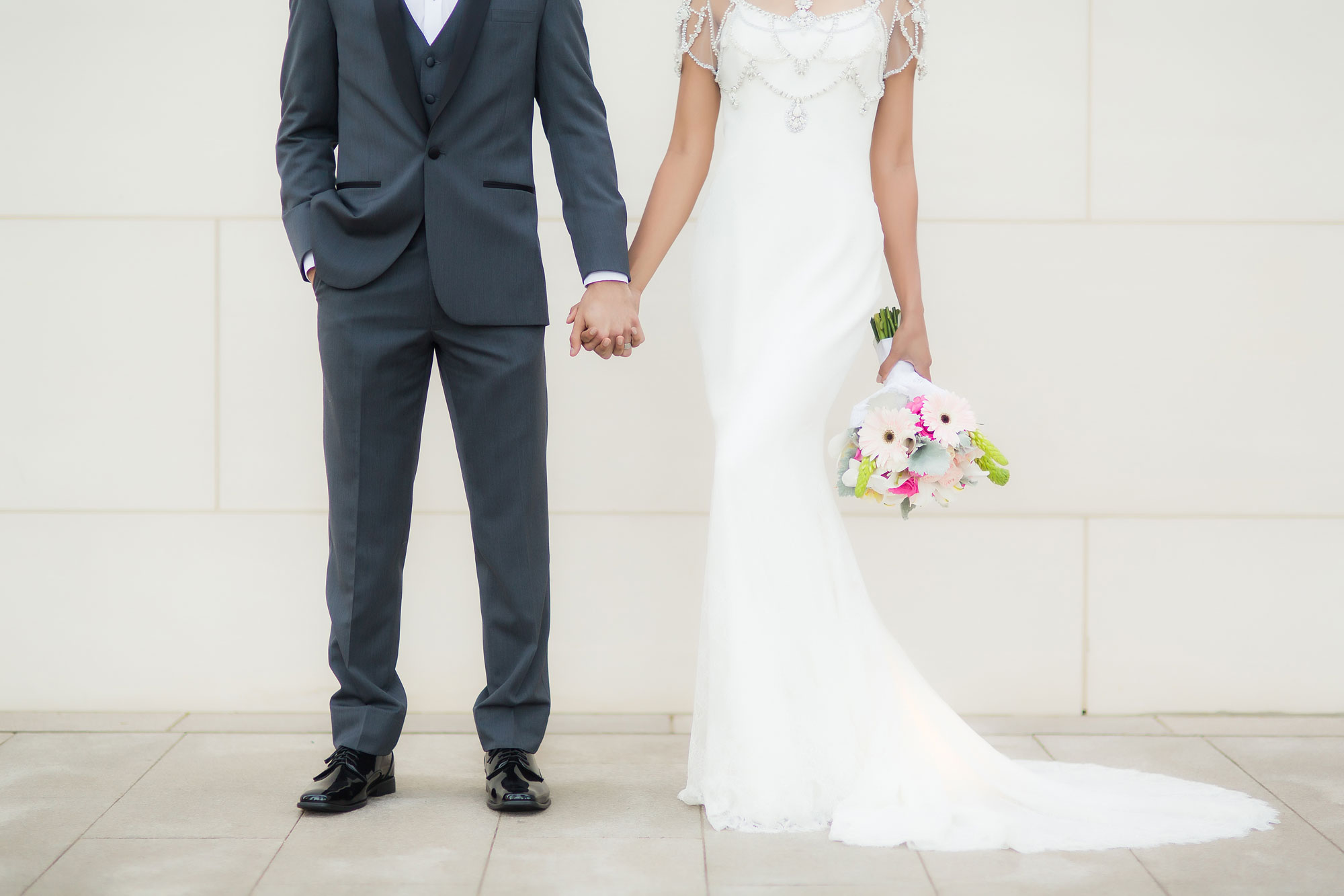 Your Guide to Wedding Poses For Grooms