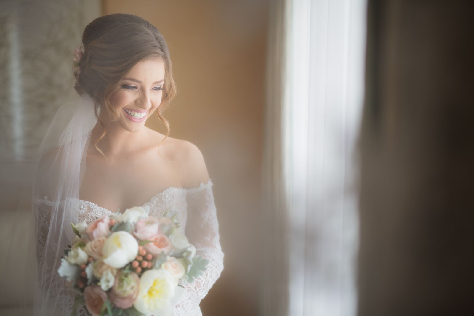 4 Creative Ways to Photograph The Wedding Veil