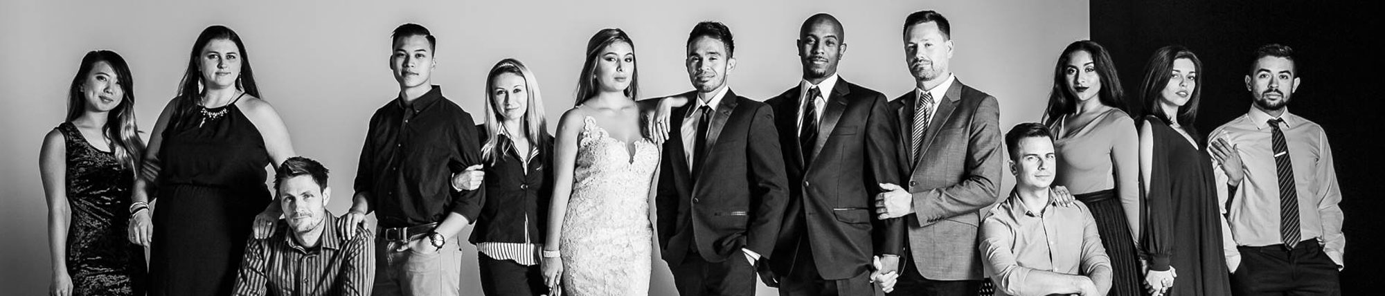 11 Group Posing Tips for Photographing Large Groups