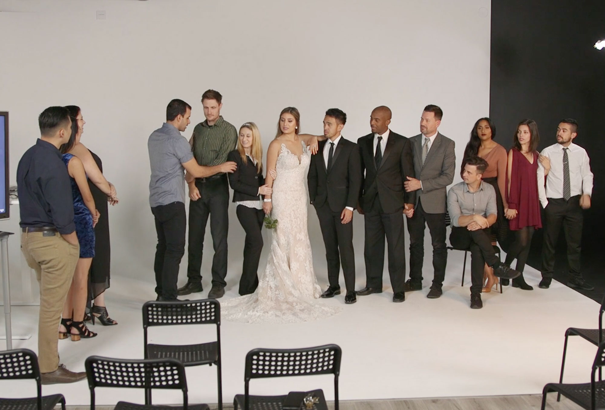 11 Group Posing Tips for Photographing Large Groups