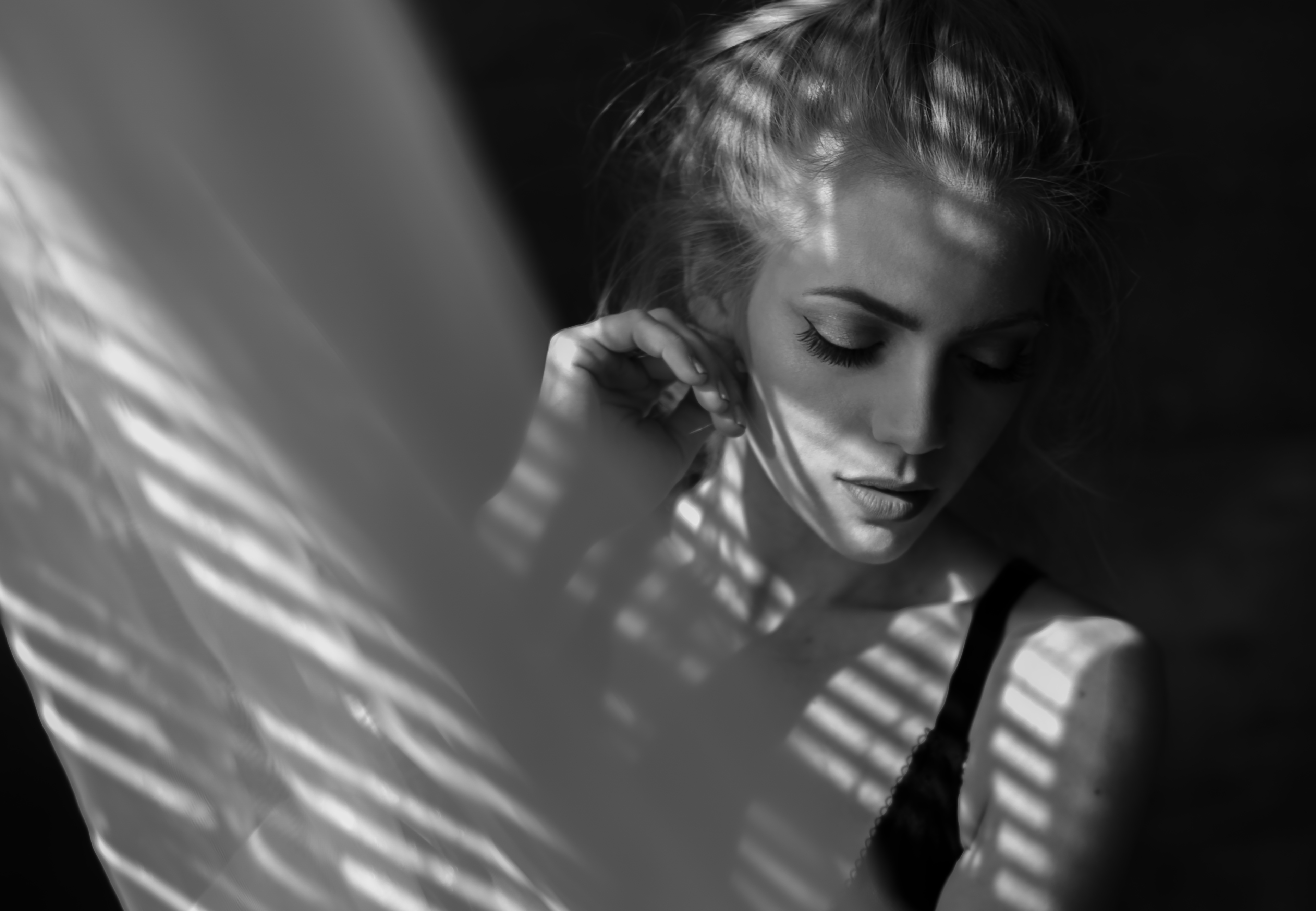 Your Guide To Natural Window Light Portraits