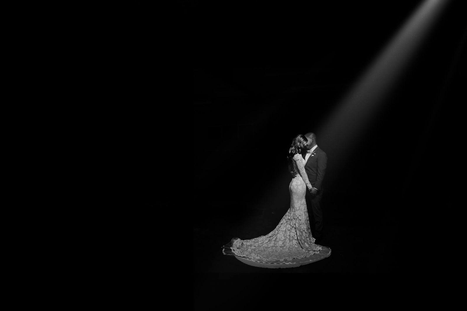 18 Romantic Portraits of Love