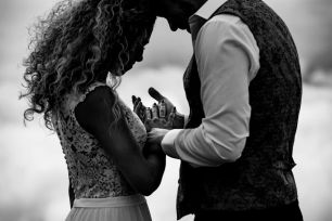 18 Romantic Portraits of Love