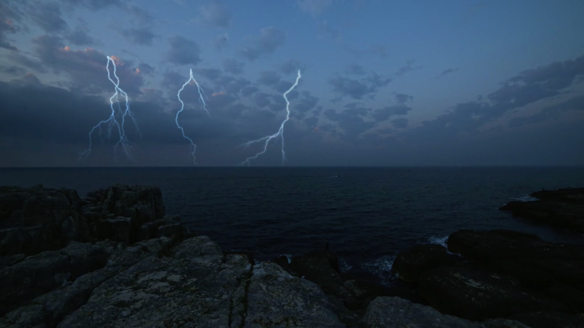 Learn How to Photograph Lightning with These 7 Essential Tips