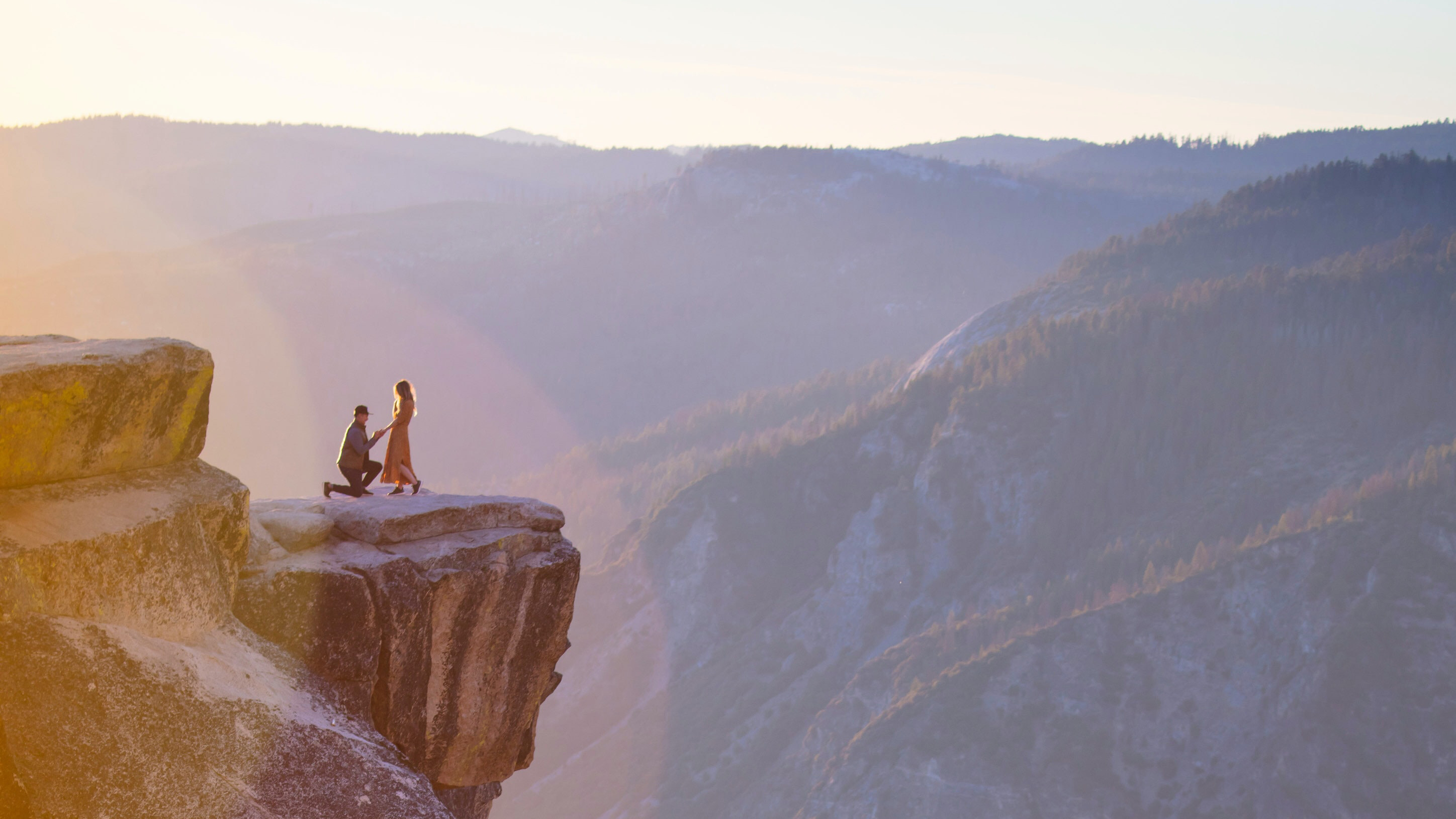 15 Adventure Couples Photos That Push the Boundaries