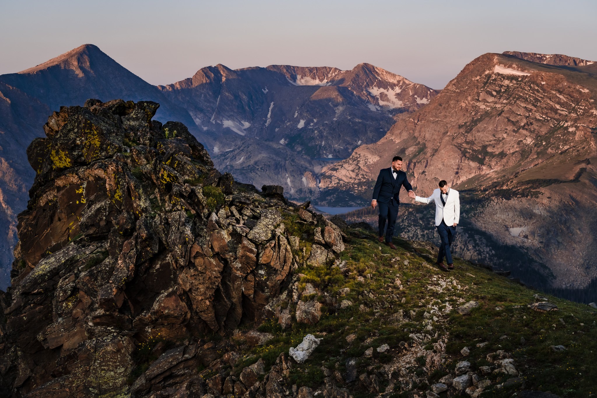 15 Adventure Couples Photos That Push the Boundaries