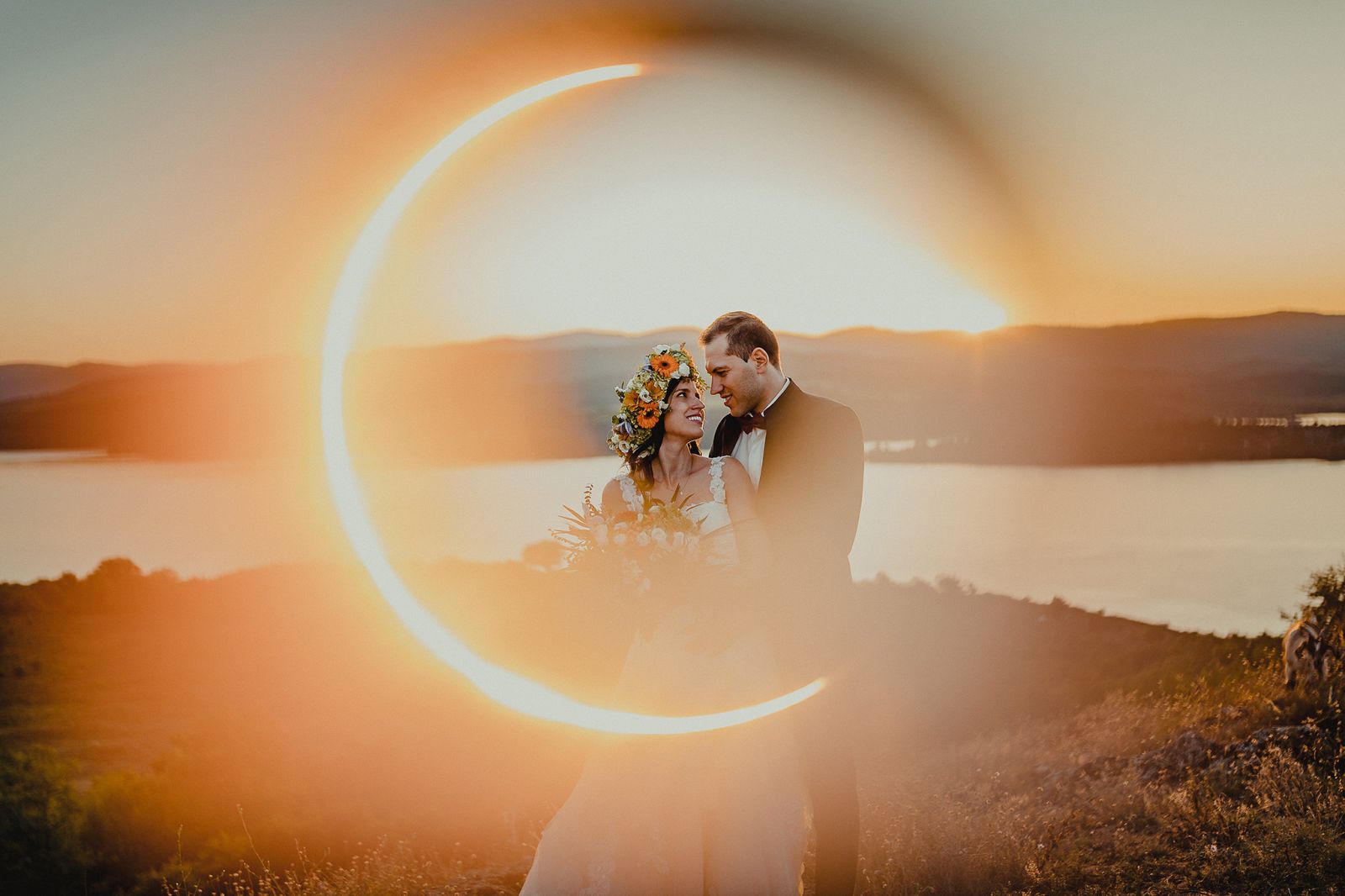 15 Adventure Couples Photos That Push the Boundaries