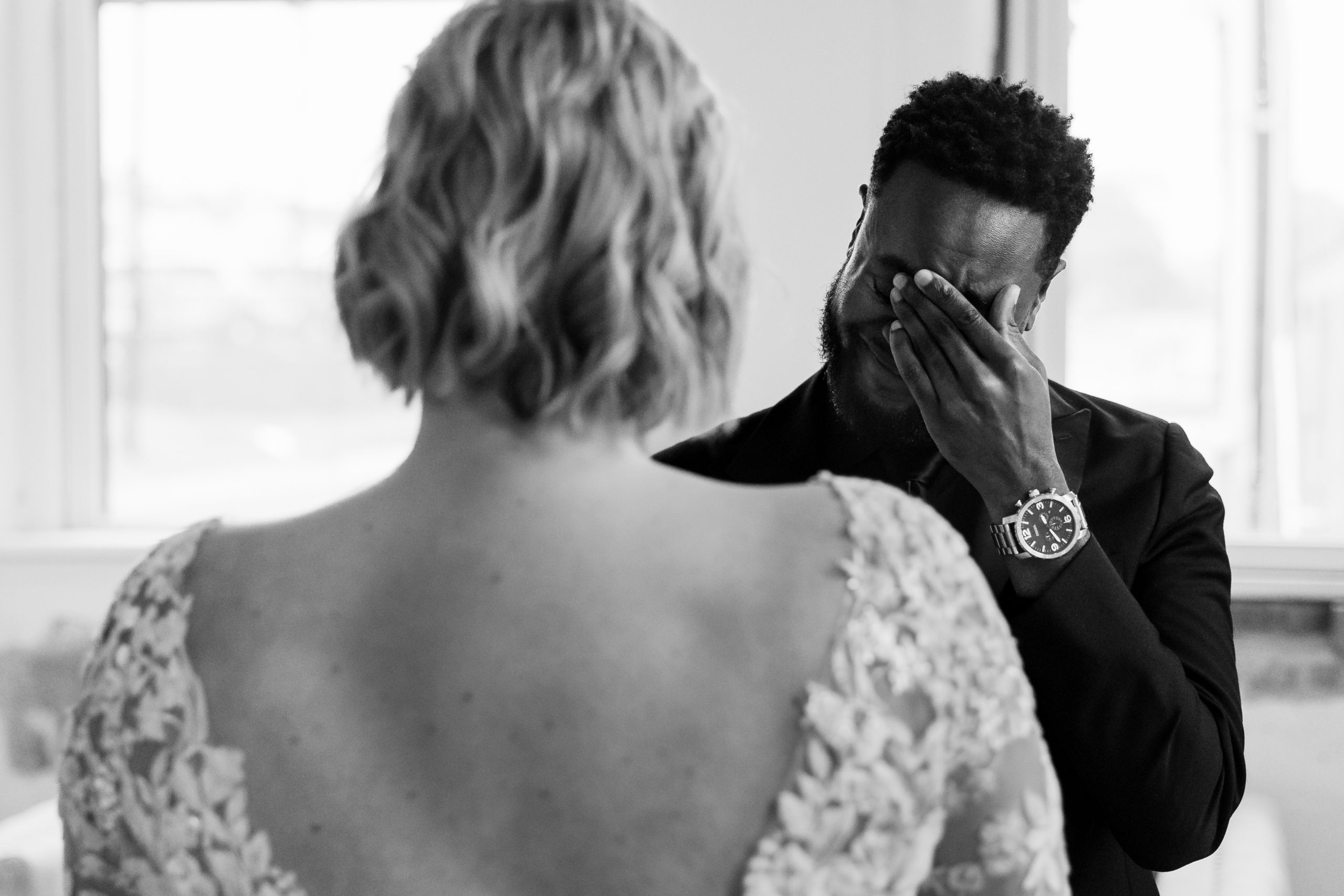 25 Creative First Look Wedding Pictures for Your Inspiration