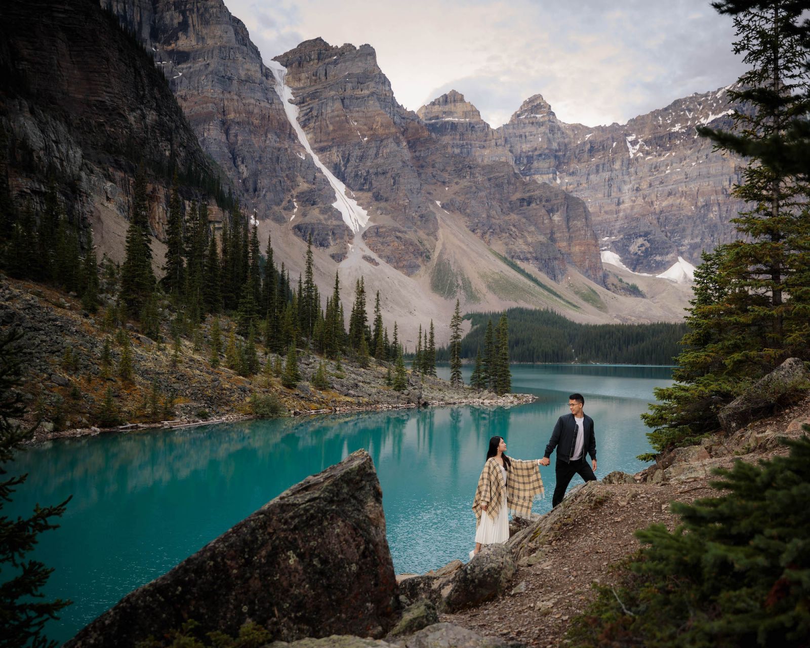 15 Adventure Couples Photos That Push the Boundaries