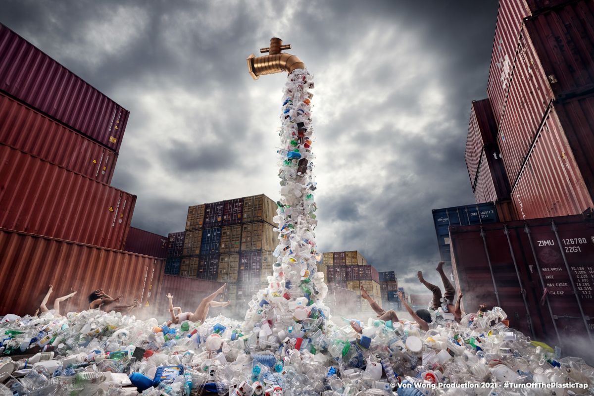 Help Photographer Spread Plastic Pollution Awareness and Win $10,000