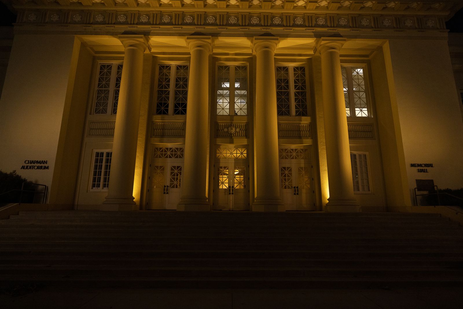 Simple Dramatic Lighting for Hollywood Style Evening Portraits