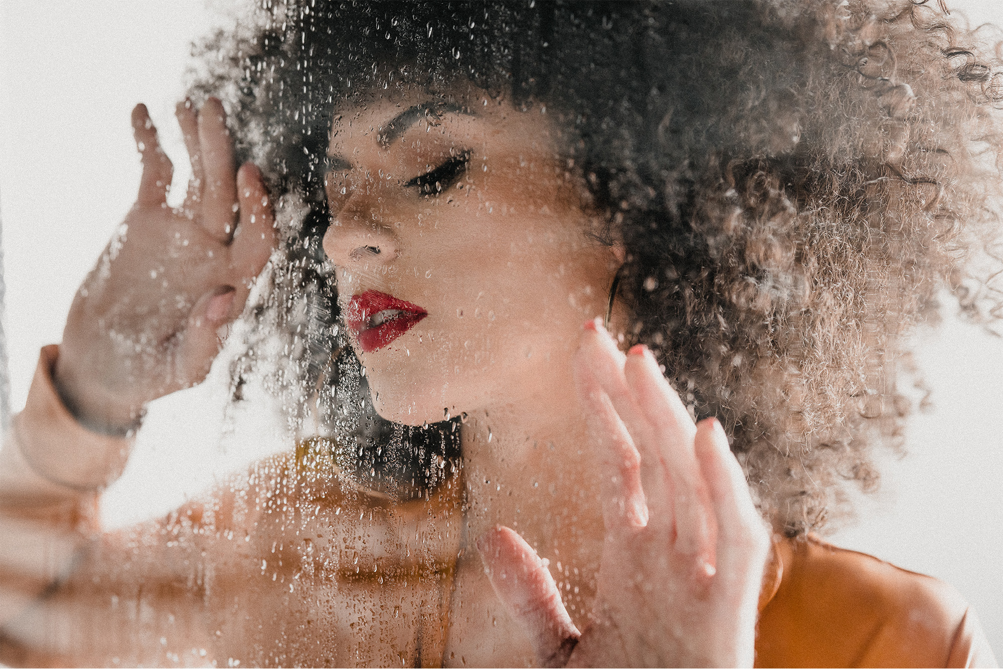 Creative Portraits with Plexiglass and an Off-Camera Flash