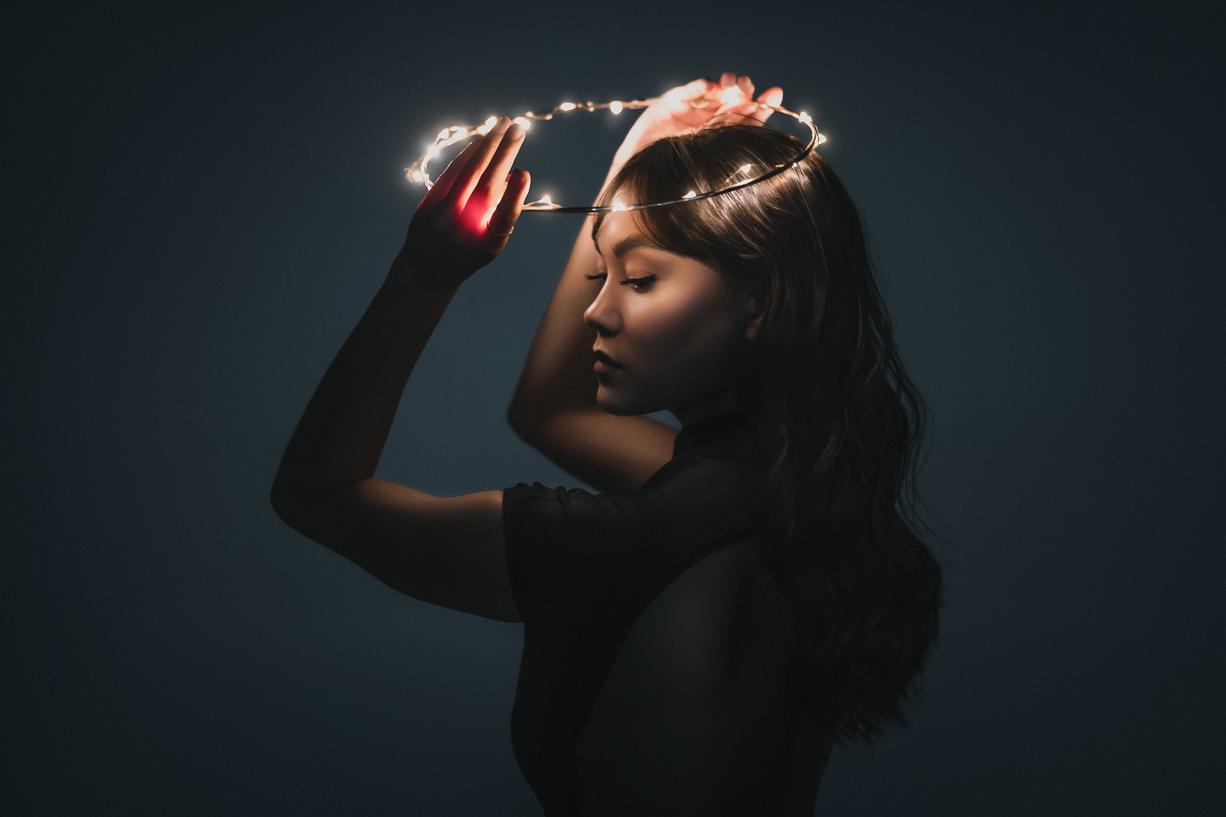 How to Create Light Painting Portraits With a DIY Light Ring