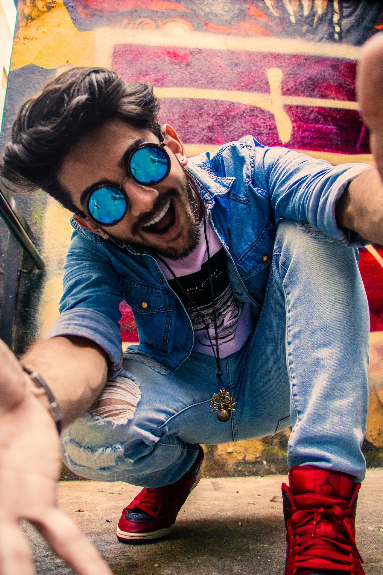 18+ Selfie Poses and Ideas For Fun, Creative and Interesting Photos
