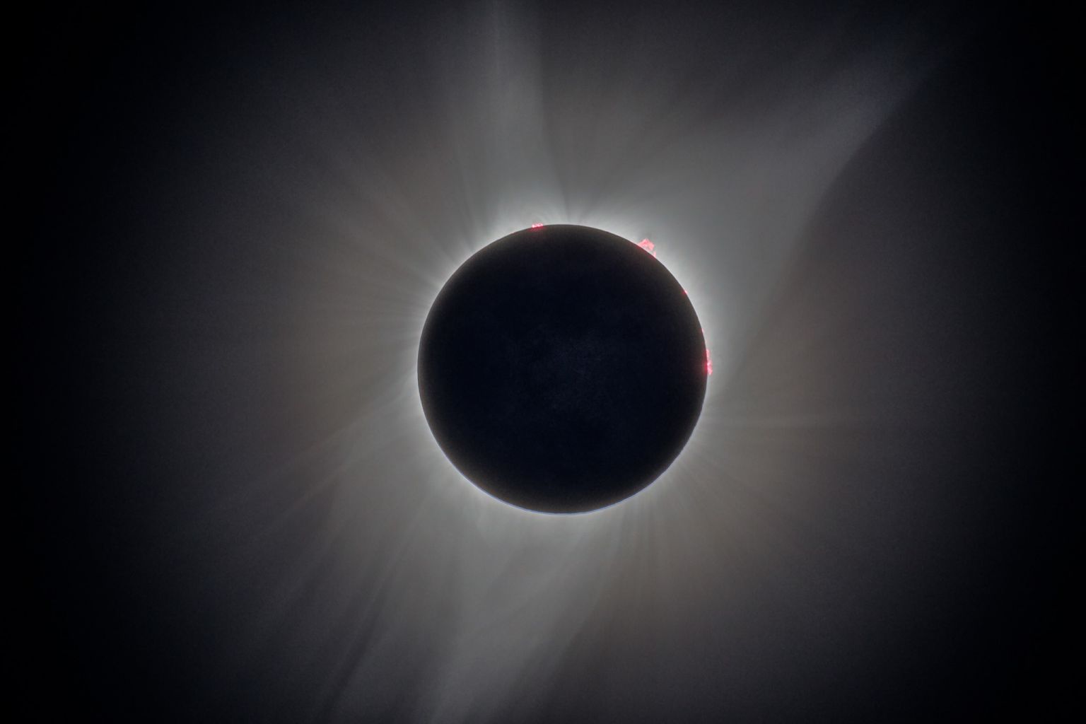 How To Photograph A Solar Eclipse (2024 Complete Guide)