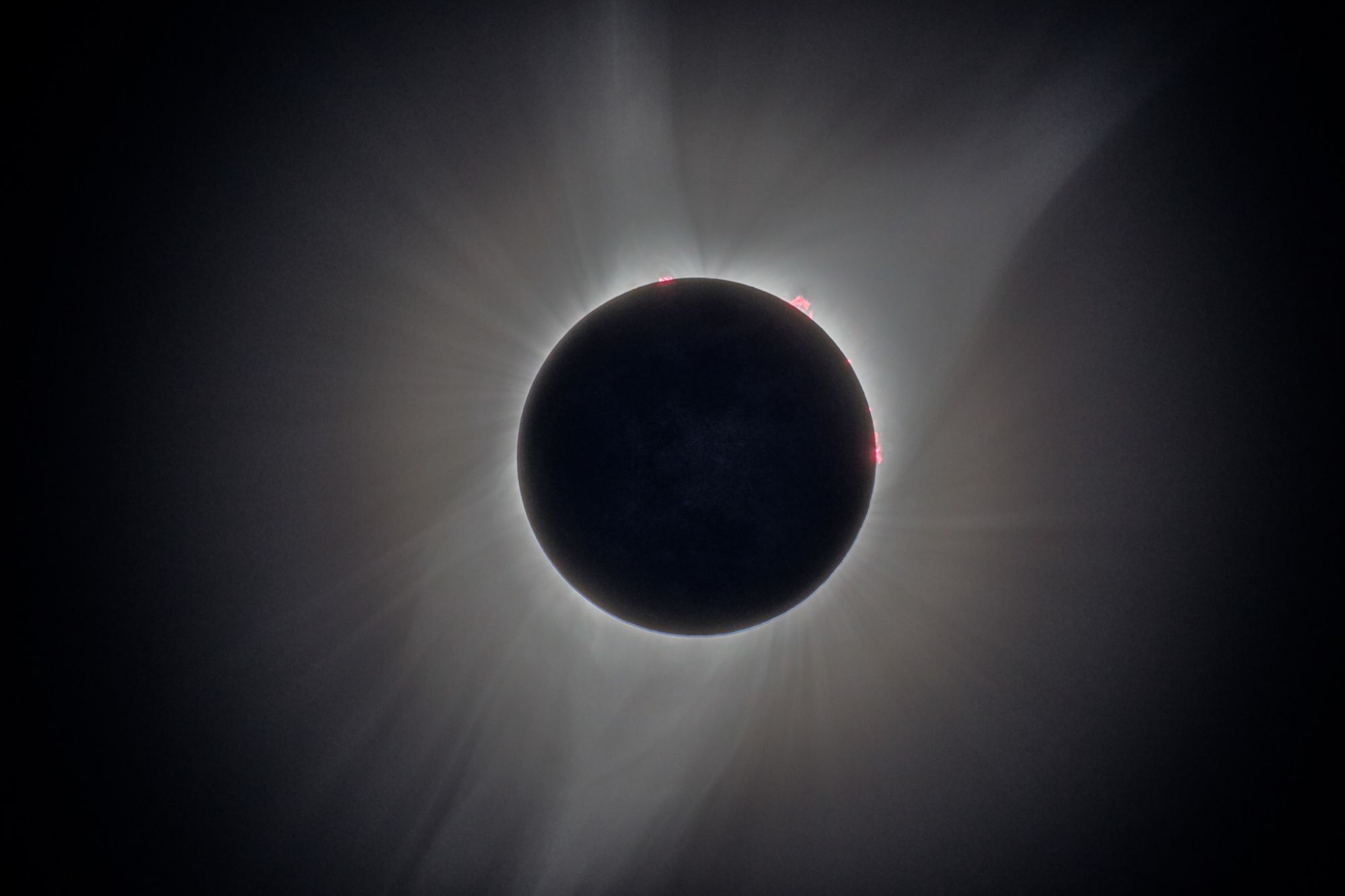 How To Photograph A Solar Eclipse (2024 Complete Guide)