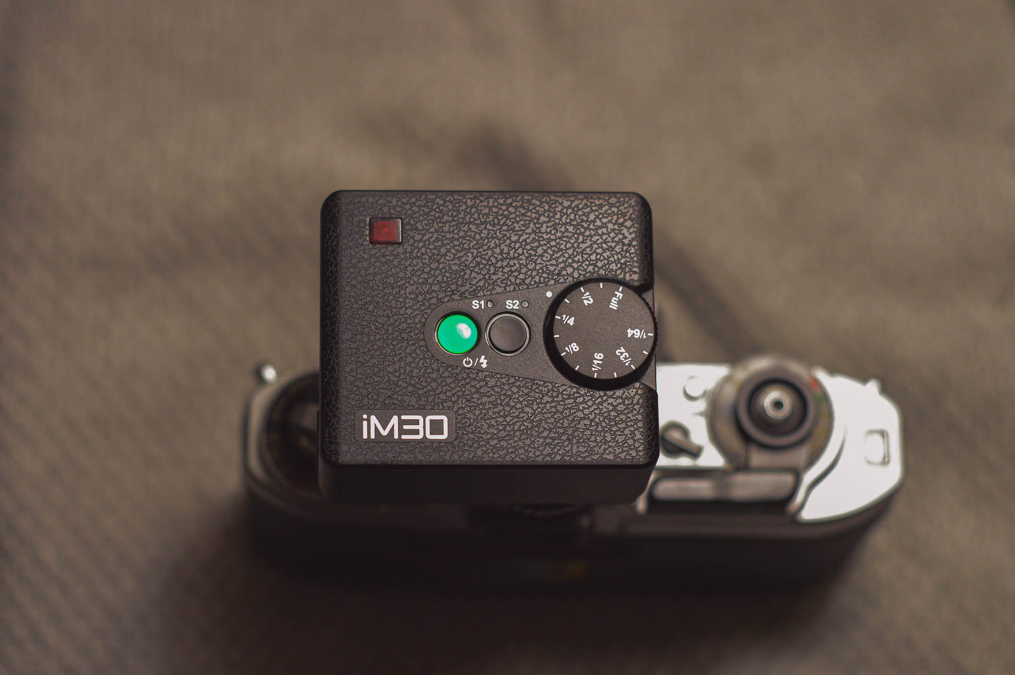 Godox iM30 Review | A Pocket-Sized Hotshoe Flash For Your Mobile Lifestyle