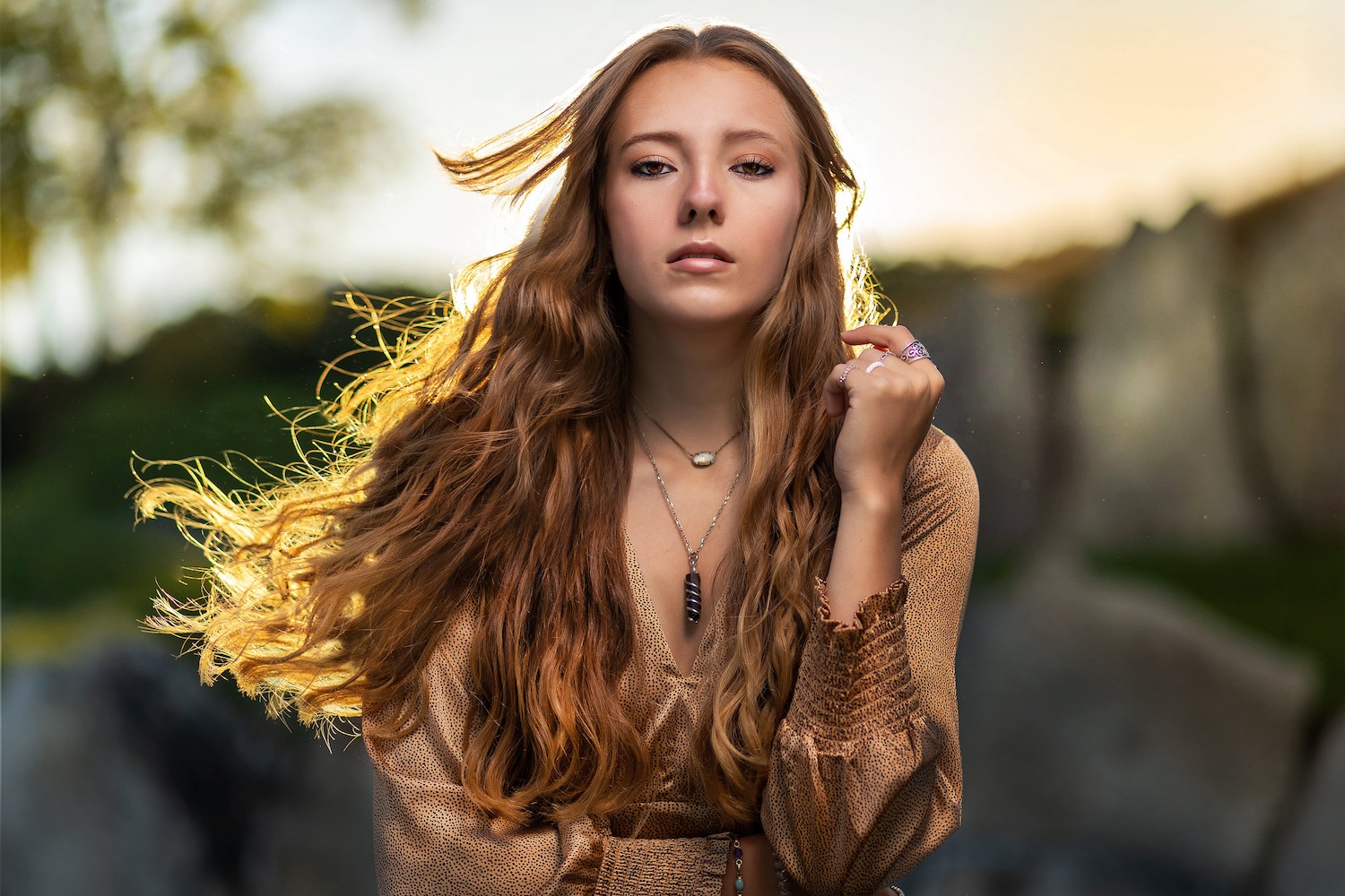 18 Senior Picture Ideas: A Complete Guide for Photographers and Seniors