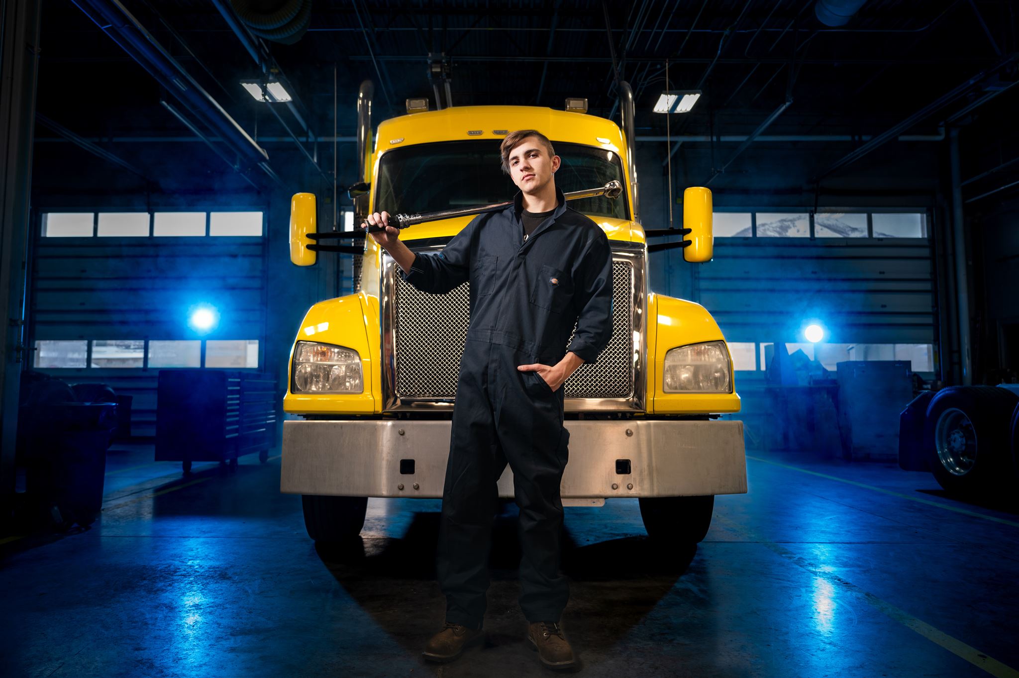 18 Senior Picture Ideas: A Complete Guide for Photographers and Seniors