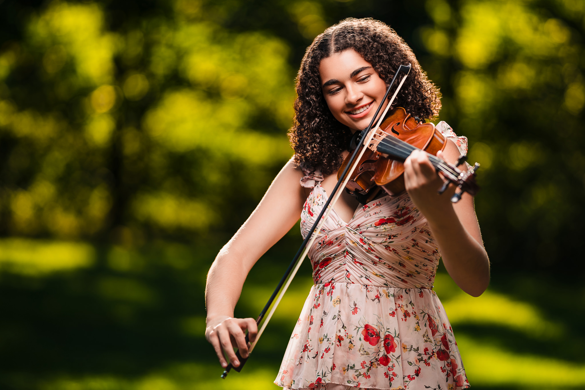 18 Senior Picture Ideas: A Complete Guide for Photographers and Seniors