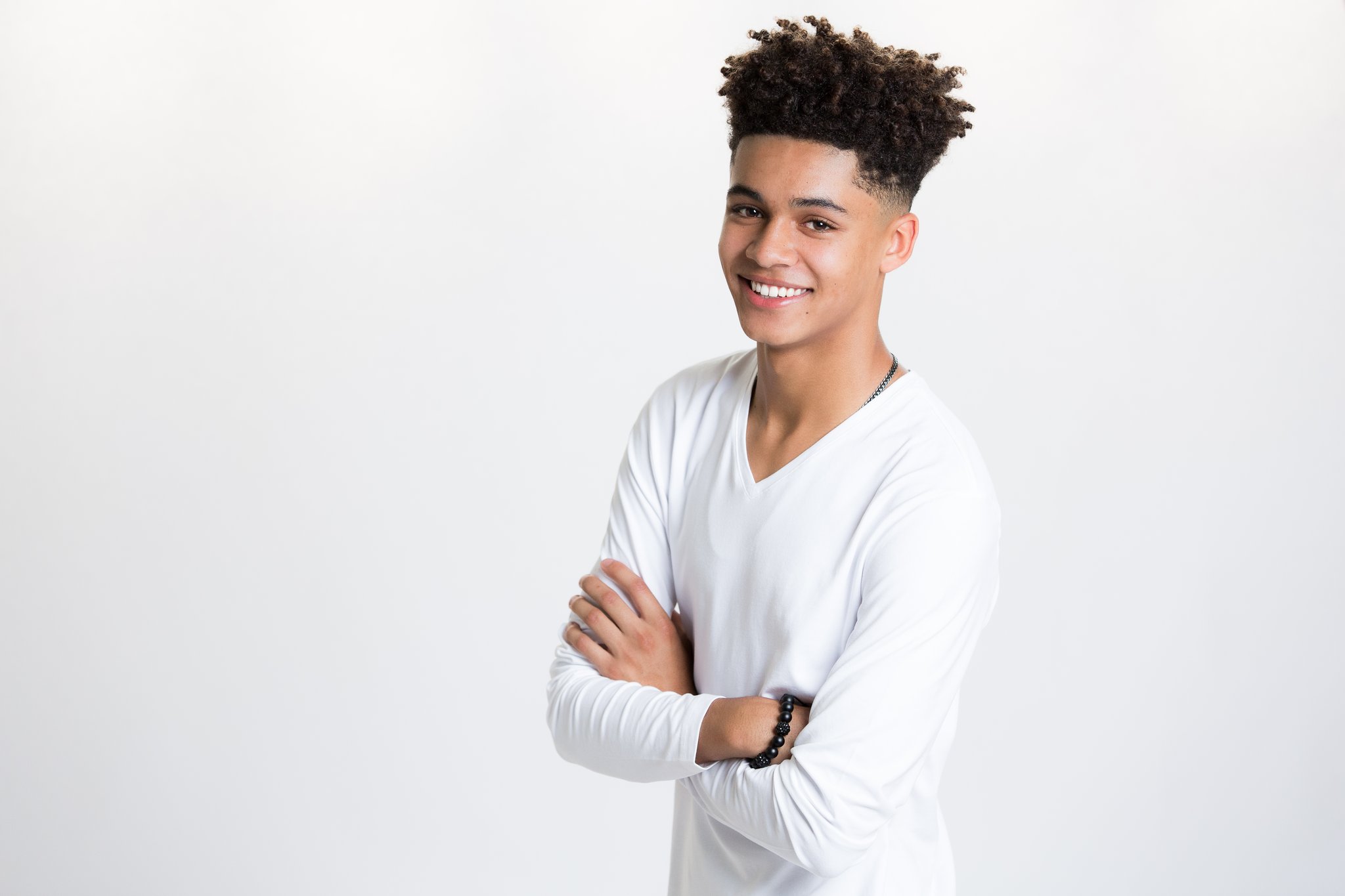 18 Senior Picture Ideas: A Complete Guide for Photographers and Seniors