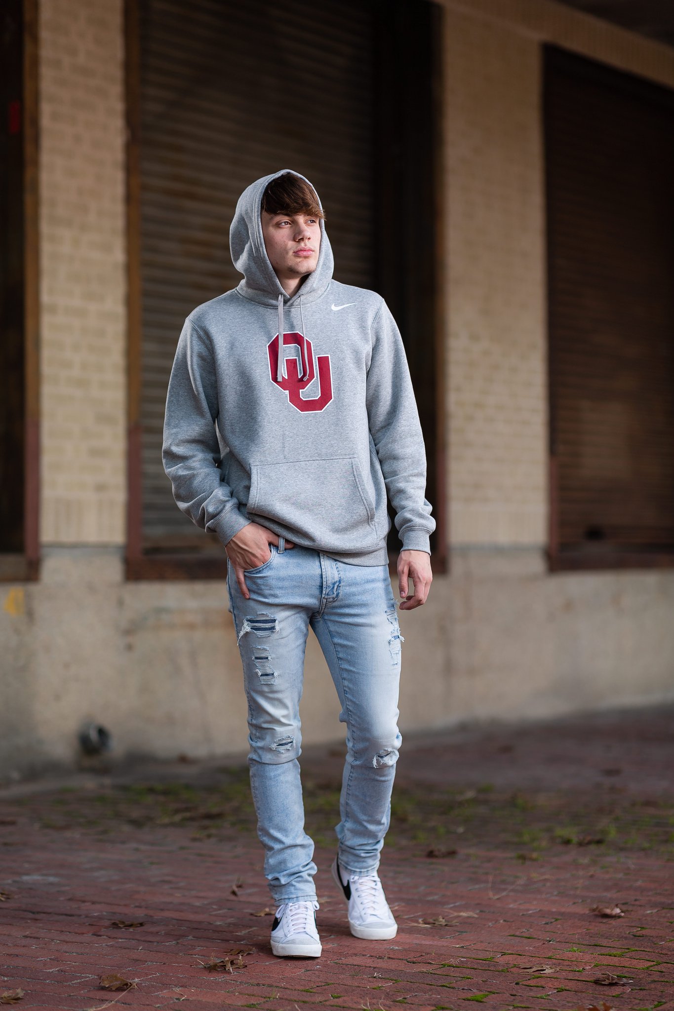 18 Senior Picture Ideas: A Complete Guide for Photographers and Seniors