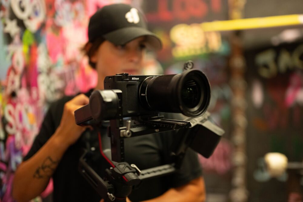 5 Best Small (Pocket) Camera Flashes for On Location Shoots (Updated)